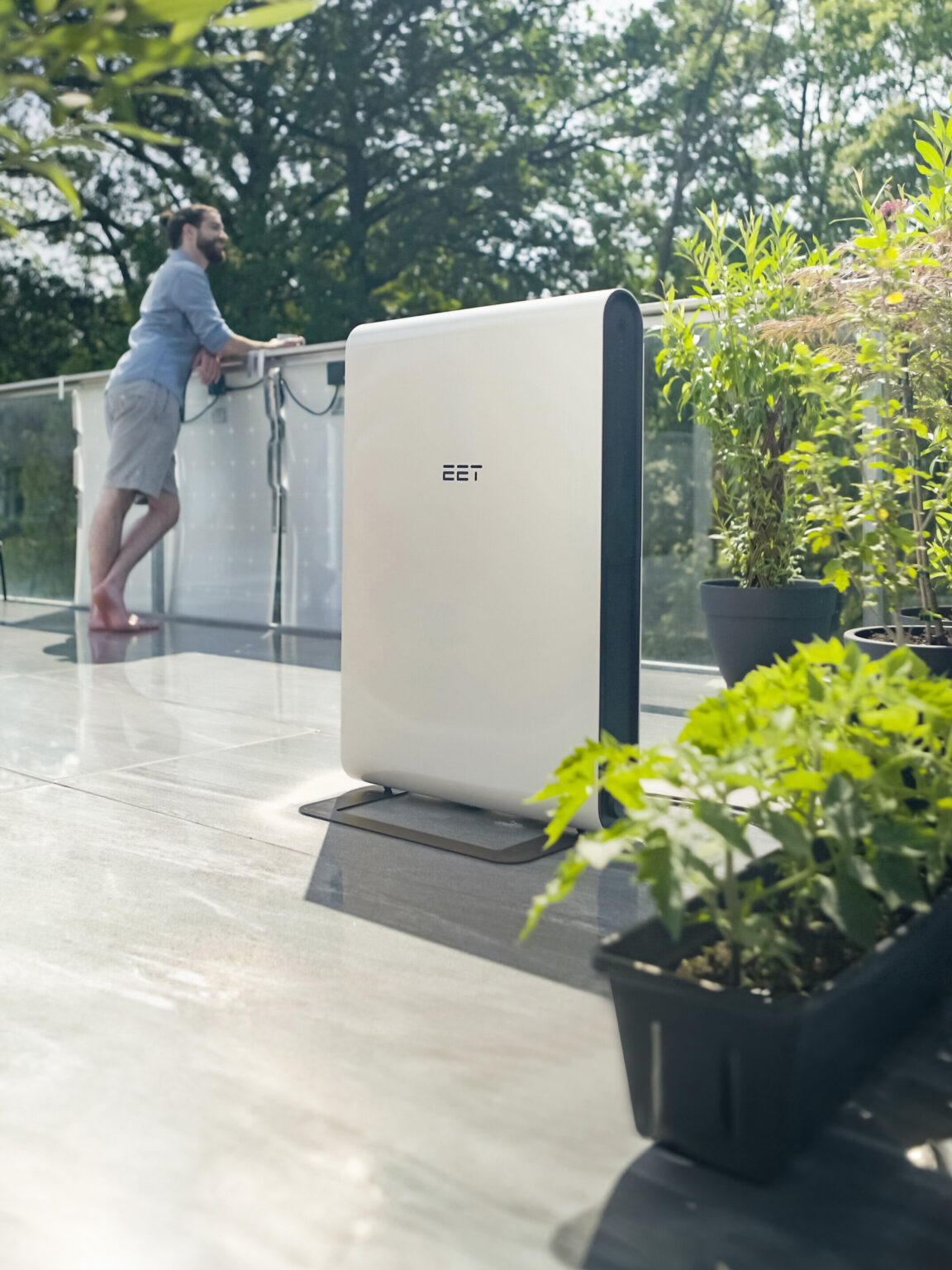 Plug-in battery enabling apartments and renters to join the energy ...